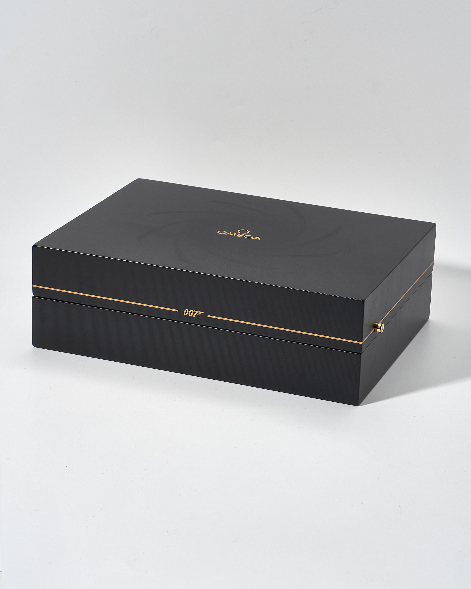 Omega Seamaster 007 Box