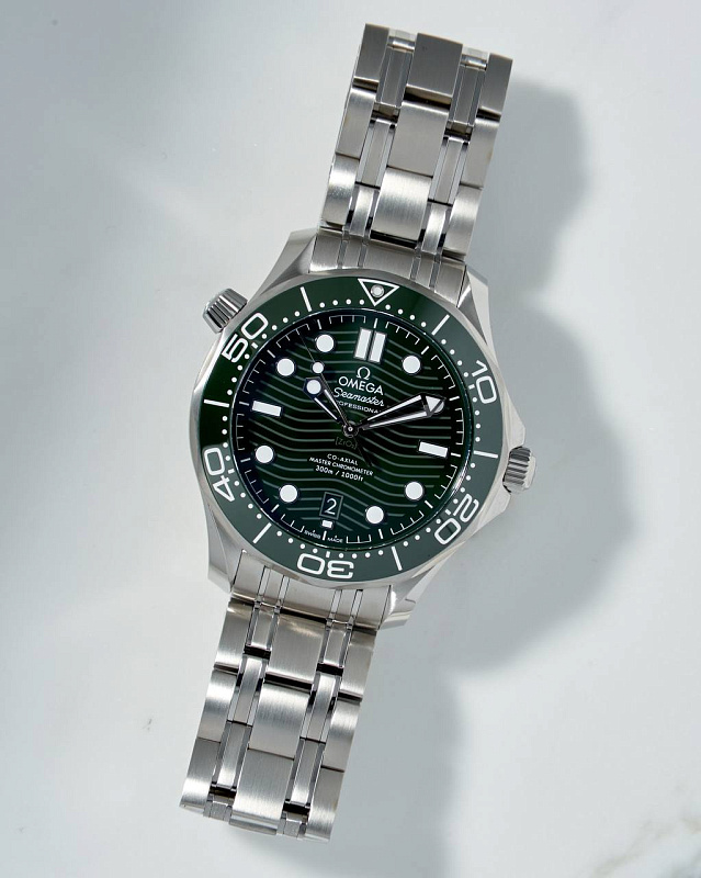 Omega Seamaster Diver 300 M Co‑axial Master Chronometer Green Dial NEW