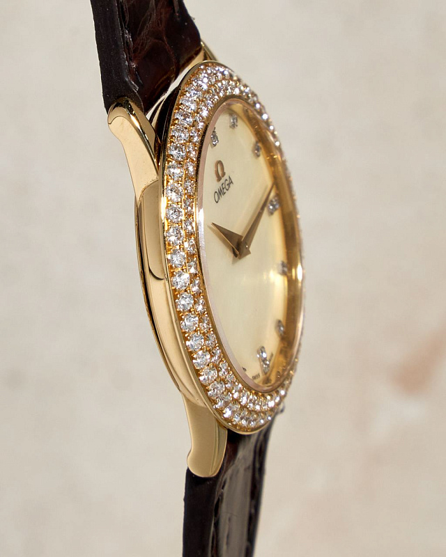 Omega Vintage MoP 28mm with Diamonds