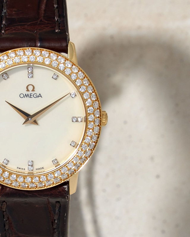 Omega Vintage MoP 28mm with Diamonds