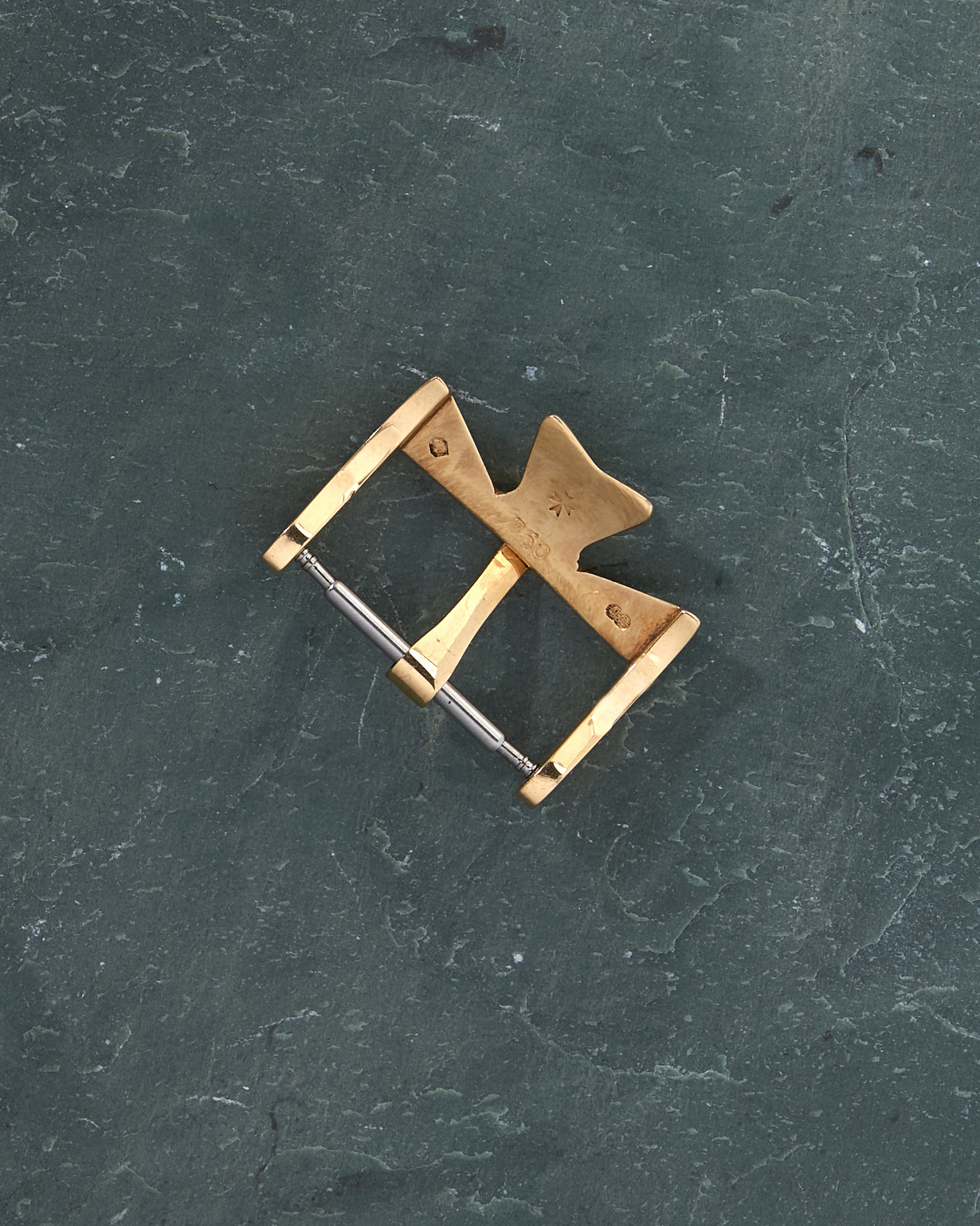 Vacheron Constantin Yellow Gold Buckle 16 mm. Застежка с помощью шипа.